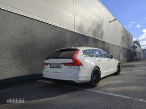 White Volvo V90 2017 in Parnu, with an engine capacity of 2.00 L and mileage of 259 thousand km for 19500 €, photo 6 on AUTOMOTO.COM.LV