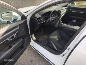 White Volvo V90 2017 in Parnu, with an engine capacity of 2.00 L and mileage of 259 thousand km for 19500 €, photo 8 on AUTOMOTO.COM.LV