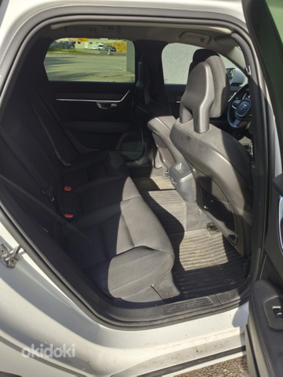 White Volvo V90 2017 in Parnu, with an engine capacity of 2.00 L and mileage of 259 thousand km for 19500 €, photo 10 on AUTOMOTO.COM.LV