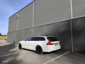White Volvo V90 2017 in Parnu, with an engine capacity of 2.00 L and mileage of 259 thousand km for 19500 €, photo 16 on AUTOMOTO.COM.LV