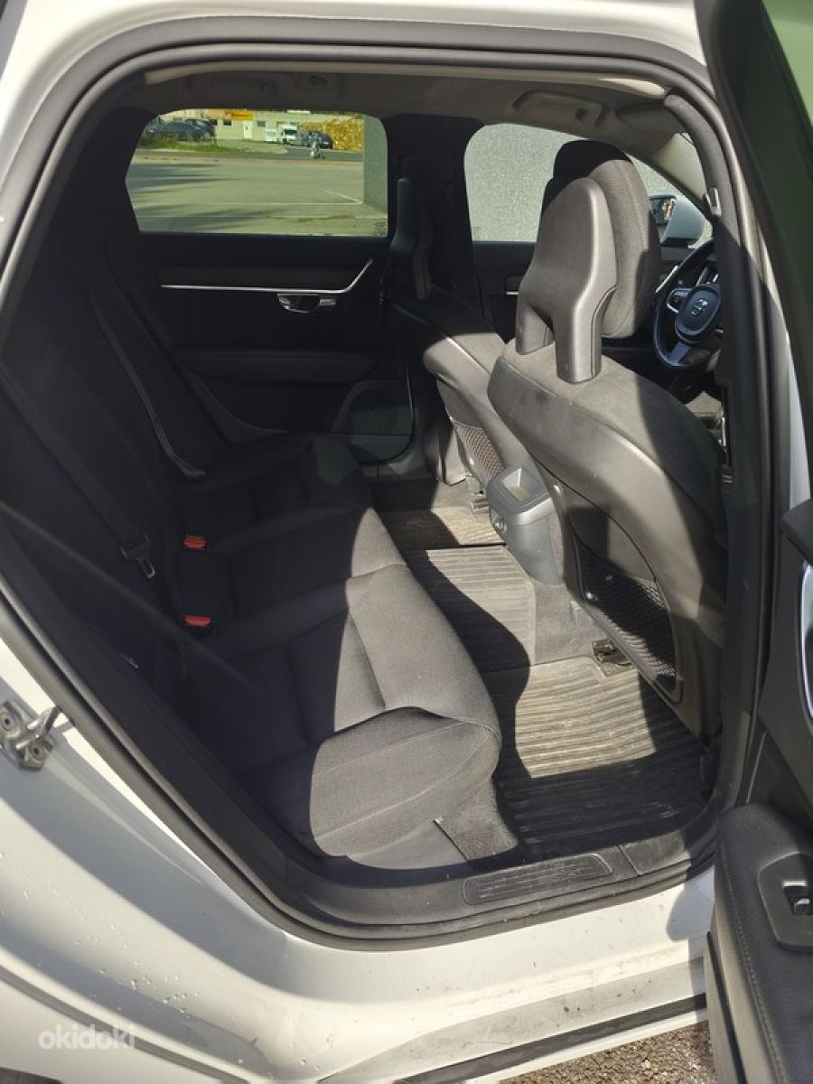 White Volvo V90 2017 in Parnu, with an engine capacity of 2.00 L and mileage of 259 thousand km for 19500 €, photo 22 on AUTOMOTO.COM.LV