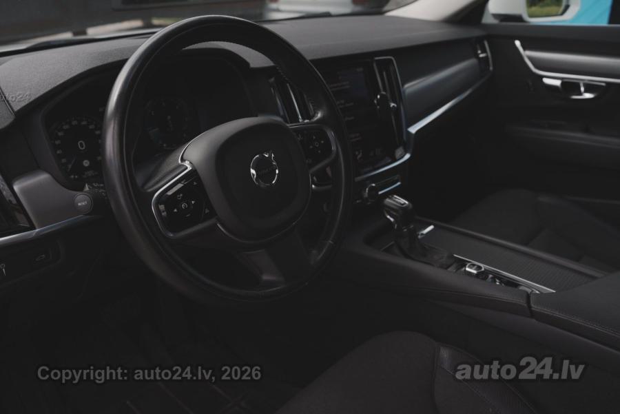 White Volvo V90 2017 in Tallinn, with an engine capacity of 2.00 L and mileage of 326 thousand km for 14500 €, photo 3 on AUTOMOTO.COM.LV