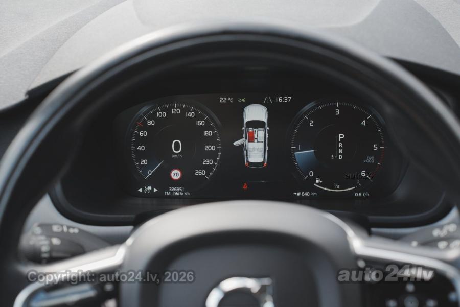 White Volvo V90 2017 in Tallinn, with an engine capacity of 2.00 L and mileage of 326 thousand km for 14500 €, photo 4 on AUTOMOTO.COM.LV