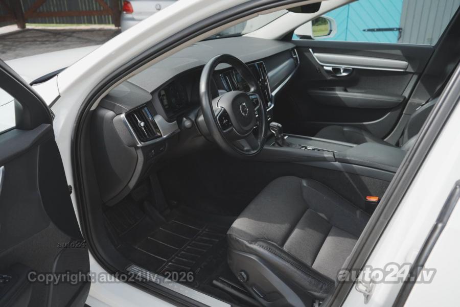 White Volvo V90 2017 in Tallinn, with an engine capacity of 2.00 L and mileage of 326 thousand km for 14500 €, photo 5 on AUTOMOTO.COM.LV