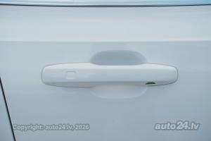 White Volvo V90 2017 in Tallinn, with an engine capacity of 2.00 L and mileage of 326 thousand km for 14500 €, photo 13 on AUTOMOTO.COM.LV