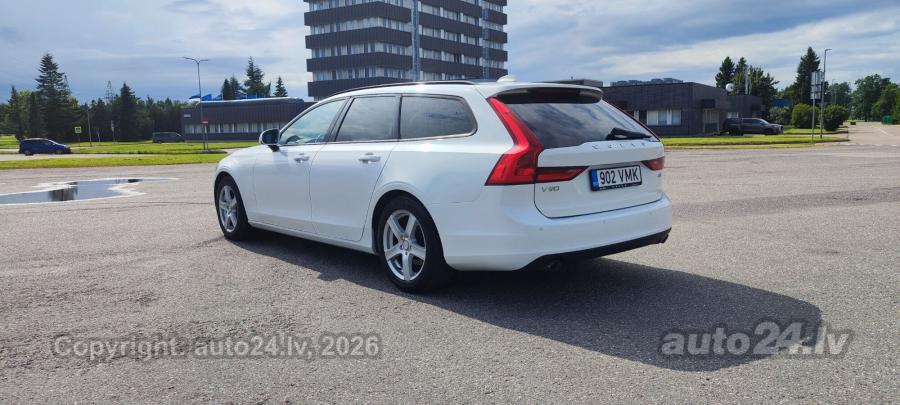 White Volvo V90 2017 in Tallinn, with an engine capacity of 2.00 L and mileage of 247 thousand km for 19900 €, photo 6 on AUTOMOTO.COM.LV