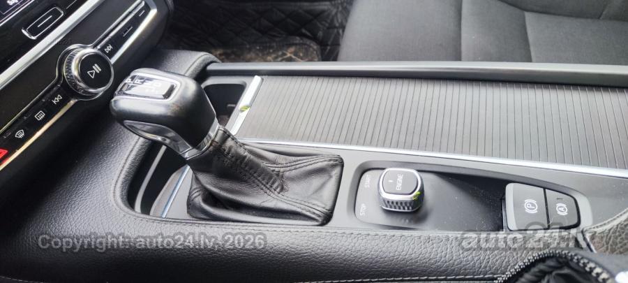 White Volvo V90 2017 in Tallinn, with an engine capacity of 2.00 L and mileage of 247 thousand km for 19900 €, photo 18 on AUTOMOTO.COM.LV