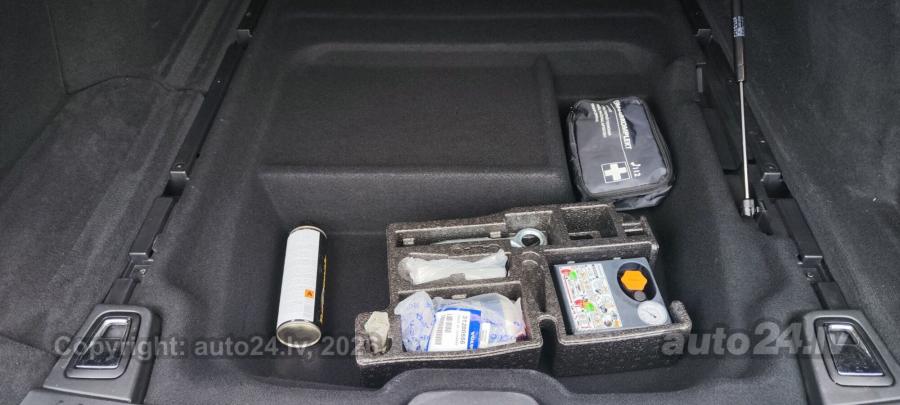 White Volvo V90 2017 in Tallinn, with an engine capacity of 2.00 L and mileage of 247 thousand km for 19900 €, photo 21 on AUTOMOTO.COM.LV