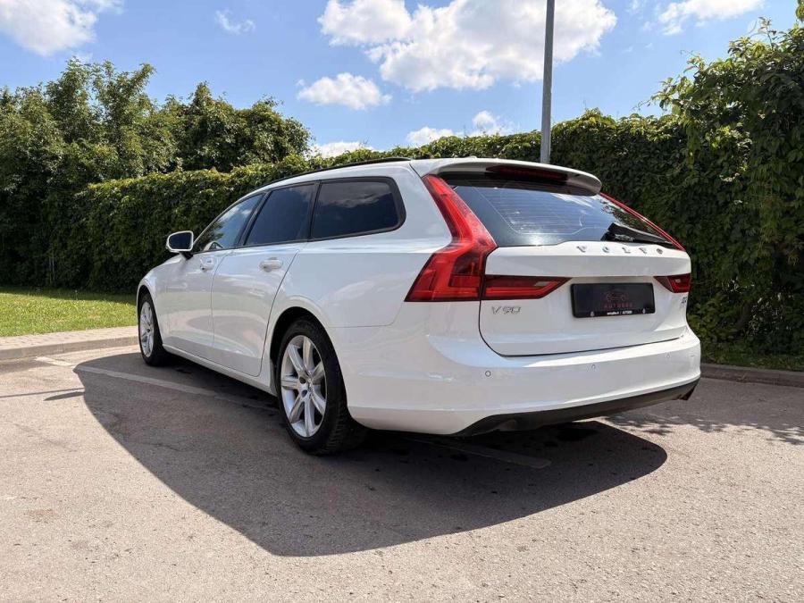 White Volvo V90 2017 in Vilnius, with an engine capacity of 2.00 L and mileage of 260 thousand km for 13400 €, photo 6 on AUTOMOTO.COM.LV