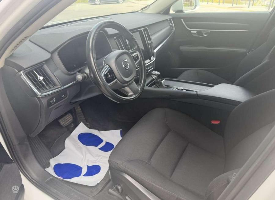 White Volvo V90 2017 in Vilnius, with an engine capacity of 2.00 L and mileage of 260 thousand km for 13400 €, photo 9 on AUTOMOTO.COM.LV
