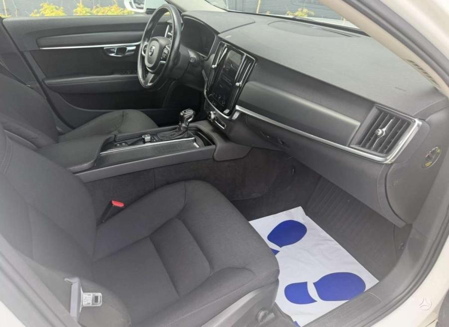 White Volvo V90 2017 in Vilnius, with an engine capacity of 2.00 L and mileage of 260 thousand km for 13400 €, photo 11 on AUTOMOTO.COM.LV
