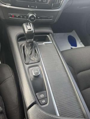 White Volvo V90 2017 in Vilnius, with an engine capacity of 2.00 L and mileage of 260 thousand km for 13400 €, photo 21 on AUTOMOTO.COM.LV