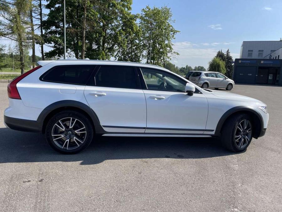 Balts Volvo V90 2017 Panevēža, ar dzinēja tilpumu 1.97 L un nobraukumu 348 tūkst. km par 14999 €, foto 3 vietnē AUTOMOTO.COM.LV