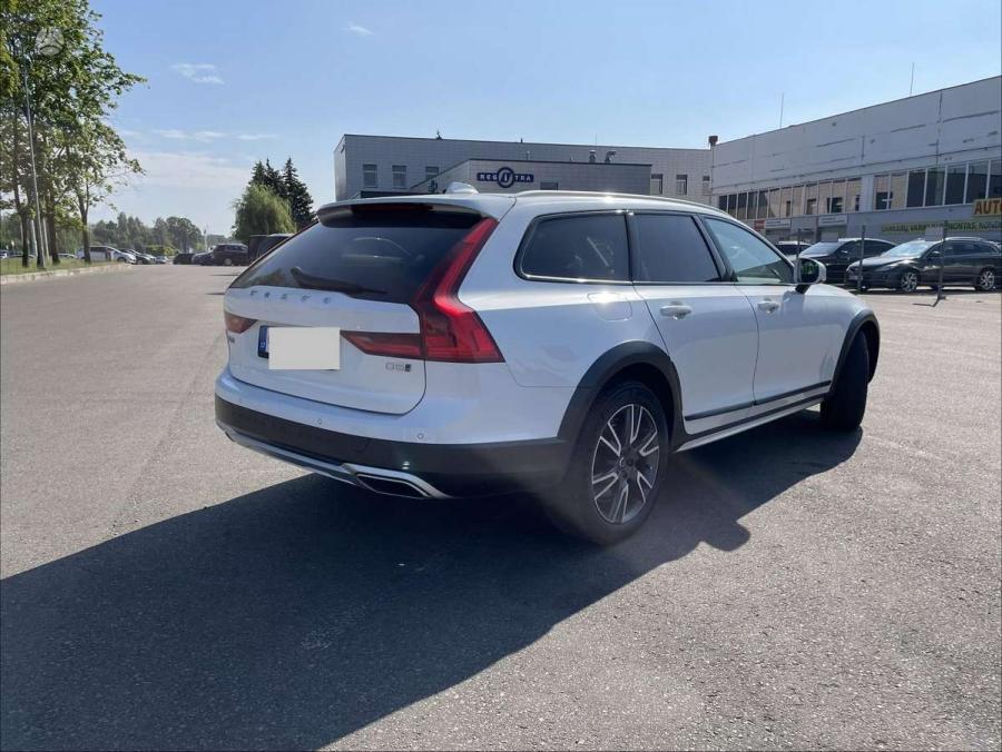 Balts Volvo V90 2017 Panevēža, ar dzinēja tilpumu 1.97 L un nobraukumu 348 tūkst. km par 14999 €, foto 4 vietnē AUTOMOTO.COM.LV