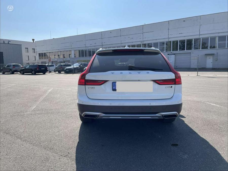 Balts Volvo V90 2017 Panevēža, ar dzinēja tilpumu 1.97 L un nobraukumu 348 tūkst. km par 14999 €, foto 5 vietnē AUTOMOTO.COM.LV
