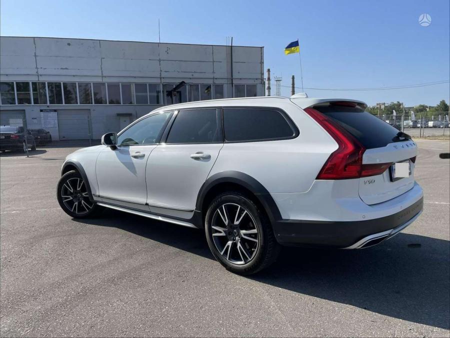 Balts Volvo V90 2017 Panevēža, ar dzinēja tilpumu 1.97 L un nobraukumu 348 tūkst. km par 14999 €, foto 6 vietnē AUTOMOTO.COM.LV