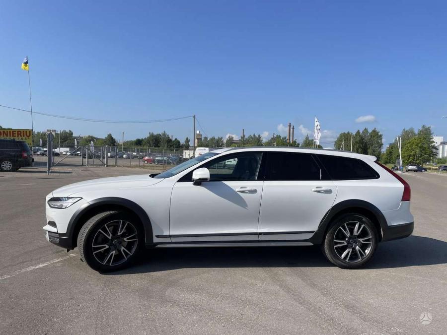 Balts Volvo V90 2017 Panevēža, ar dzinēja tilpumu 1.97 L un nobraukumu 348 tūkst. km par 14999 €, foto 7 vietnē AUTOMOTO.COM.LV