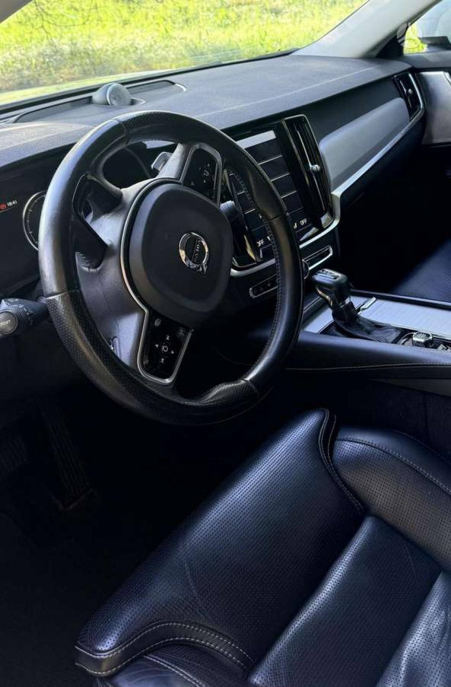 Balts Volvo V90 2017 Panevēža, ar dzinēja tilpumu 1.97 L un nobraukumu 348 tūkst. km par 14999 €, foto 9 vietnē AUTOMOTO.COM.LV