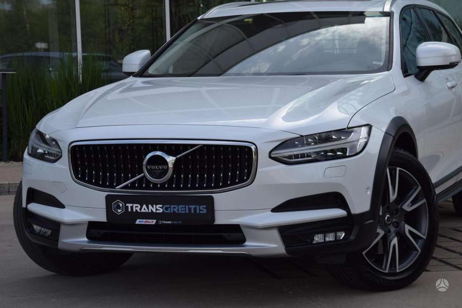 White Volvo V90 2017 in Vilnius, with an engine capacity of 1.97 L and mileage of 273 thousand km for 18250 €, photo 6 on AUTOMOTO.COM.LV