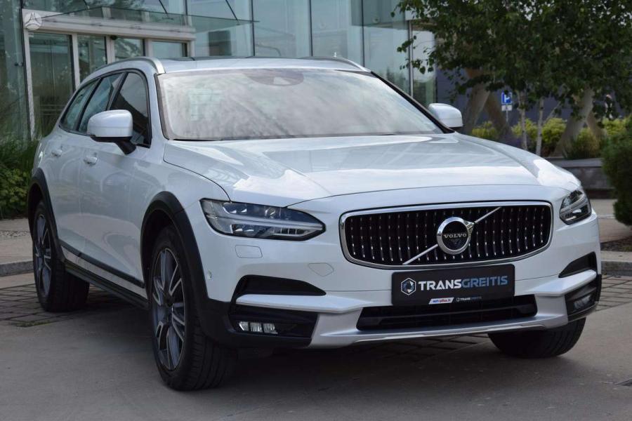 White Volvo V90 2017 in Vilnius, with an engine capacity of 1.97 L and mileage of 273 thousand km for 18250 €, photo 7 on AUTOMOTO.COM.LV