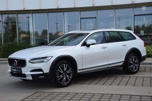 White Volvo V90 2017 in Vilnius, with an engine capacity of 1.97 L and mileage of 273 thousand km for 18250 €, photo 8 on AUTOMOTO.COM.LV