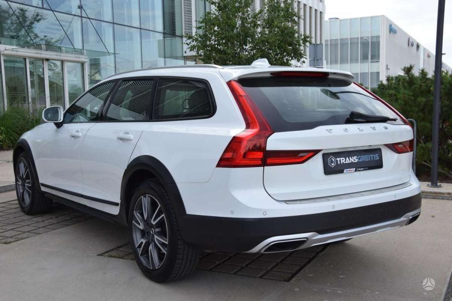 White Volvo V90 2017 in Vilnius, with an engine capacity of 1.97 L and mileage of 273 thousand km for 18250 €, photo 10 on AUTOMOTO.COM.LV