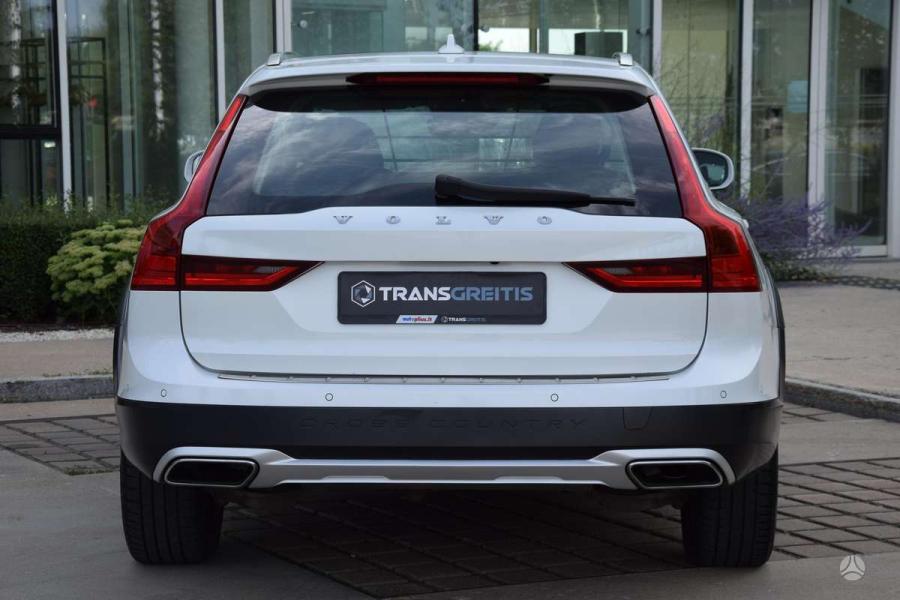 White Volvo V90 2017 in Vilnius, with an engine capacity of 1.97 L and mileage of 273 thousand km for 18250 €, photo 11 on AUTOMOTO.COM.LV