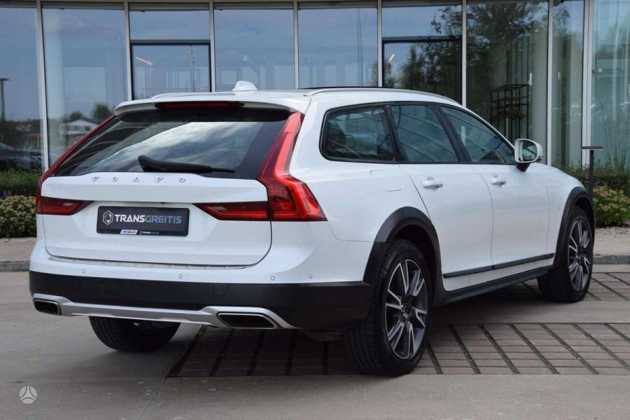 White Volvo V90 2017 in Vilnius, with an engine capacity of 1.97 L and mileage of 273 thousand km for 18250 €, photo 12 on AUTOMOTO.COM.LV