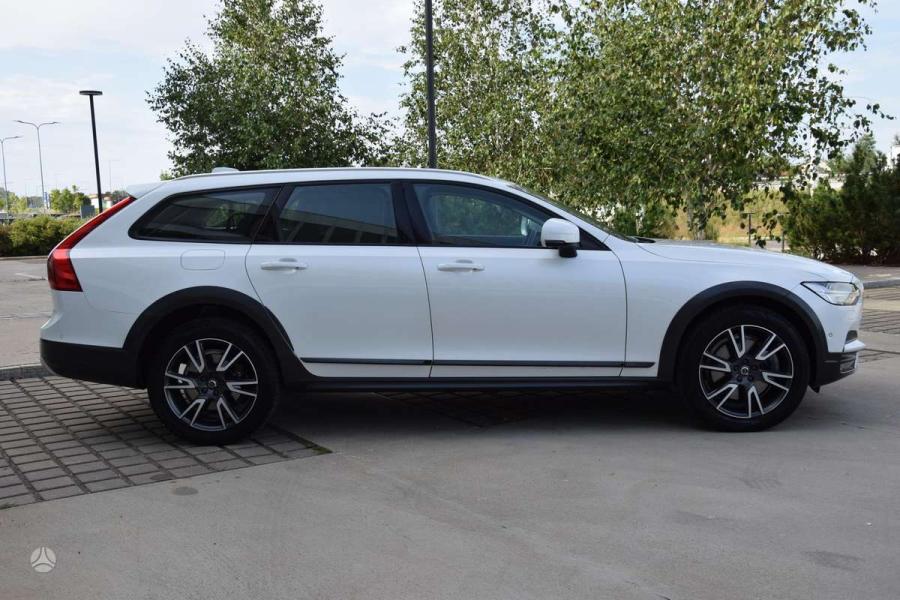White Volvo V90 2017 in Vilnius, with an engine capacity of 1.97 L and mileage of 273 thousand km for 18250 €, photo 13 on AUTOMOTO.COM.LV