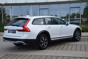 White Volvo V90 2017 in Vilnius, with an engine capacity of 1.97 L and mileage of 273 thousand km for 18250 €, photo 15 on AUTOMOTO.COM.LV