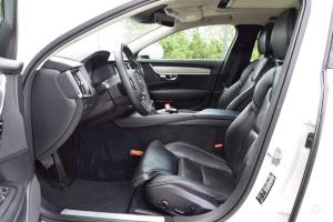 White Volvo V90 2017 in Vilnius, with an engine capacity of 1.97 L and mileage of 273 thousand km for 18250 €, photo 17 on AUTOMOTO.COM.LV