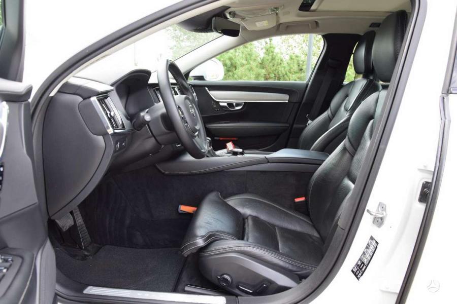 White Volvo V90 2017 in Vilnius, with an engine capacity of 1.97 L and mileage of 273 thousand km for 18250 €, photo 17 on AUTOMOTO.COM.LV