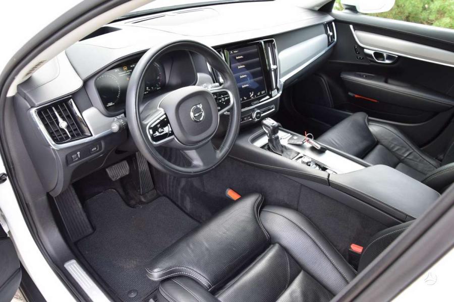 White Volvo V90 2017 in Vilnius, with an engine capacity of 1.97 L and mileage of 273 thousand km for 18250 €, photo 18 on AUTOMOTO.COM.LV
