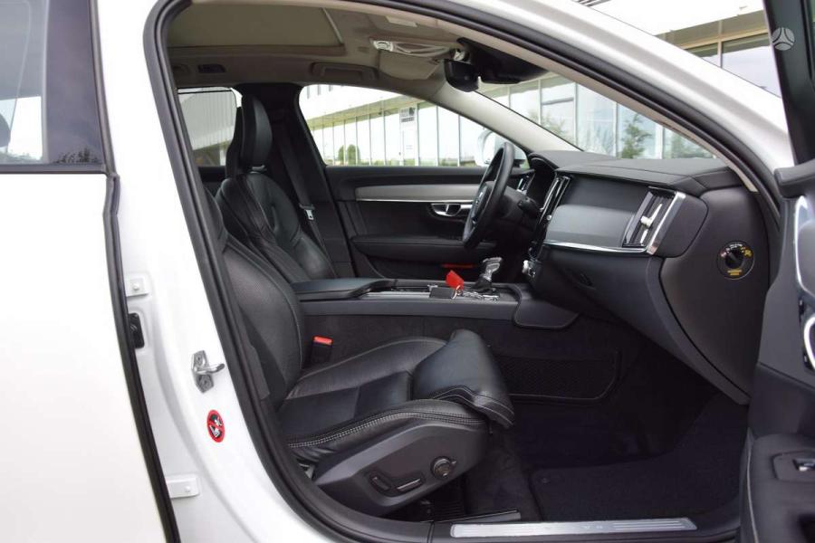 White Volvo V90 2017 in Vilnius, with an engine capacity of 1.97 L and mileage of 273 thousand km for 18250 €, photo 21 on AUTOMOTO.COM.LV