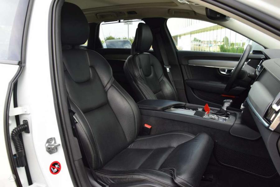 White Volvo V90 2017 in Vilnius, with an engine capacity of 1.97 L and mileage of 273 thousand km for 18250 €, photo 22 on AUTOMOTO.COM.LV