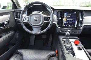 White Volvo V90 2017 in Vilnius, with an engine capacity of 1.97 L and mileage of 273 thousand km for 18250 €, photo 23 on AUTOMOTO.COM.LV