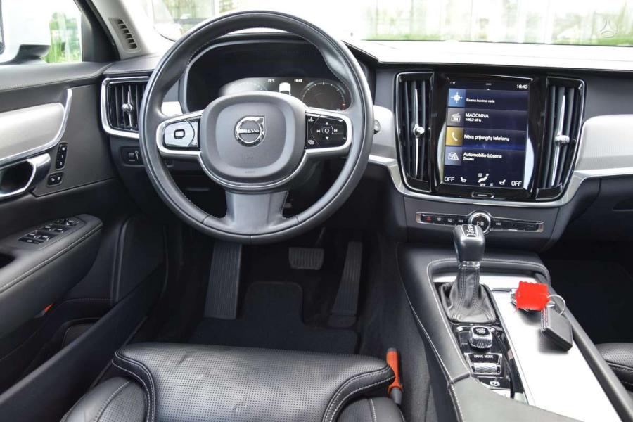 White Volvo V90 2017 in Vilnius, with an engine capacity of 1.97 L and mileage of 273 thousand km for 18250 €, photo 23 on AUTOMOTO.COM.LV