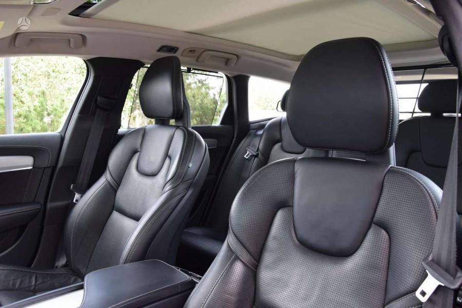 White Volvo V90 2017 in Vilnius, with an engine capacity of 1.97 L and mileage of 273 thousand km for 18250 €, photo 24 on AUTOMOTO.COM.LV