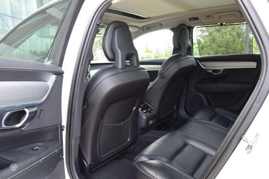 White Volvo V90 2017 in Vilnius, with an engine capacity of 1.97 L and mileage of 273 thousand km for 18250 €, photo 26 on AUTOMOTO.COM.LV