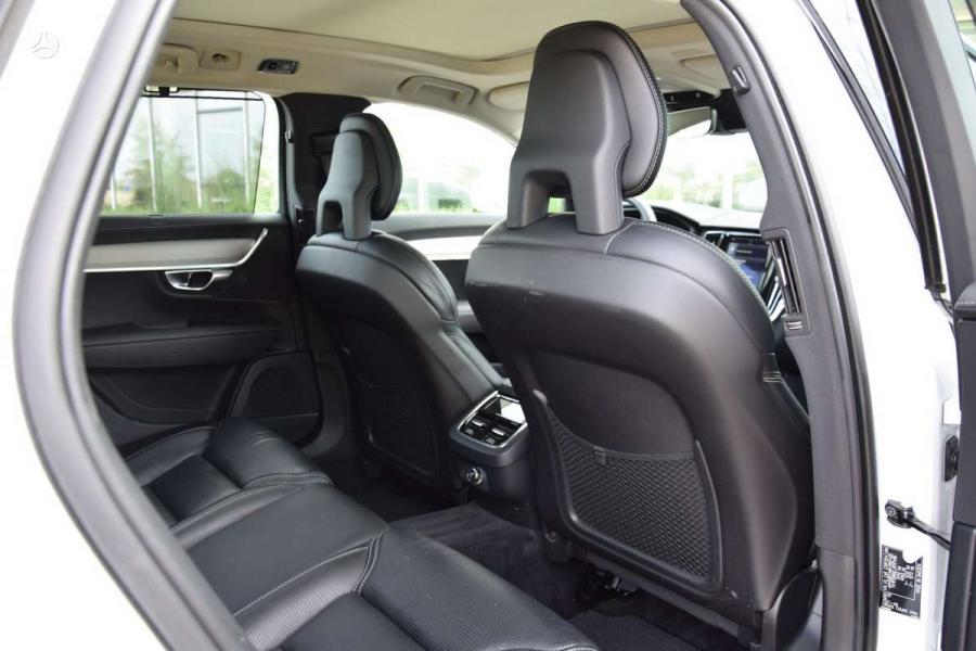 White Volvo V90 2017 in Vilnius, with an engine capacity of 1.97 L and mileage of 273 thousand km for 18250 €, photo 27 on AUTOMOTO.COM.LV