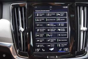 White Volvo V90 2017 in Vilnius, with an engine capacity of 1.97 L and mileage of 273 thousand km for 18250 €, photo 30 on AUTOMOTO.COM.LV