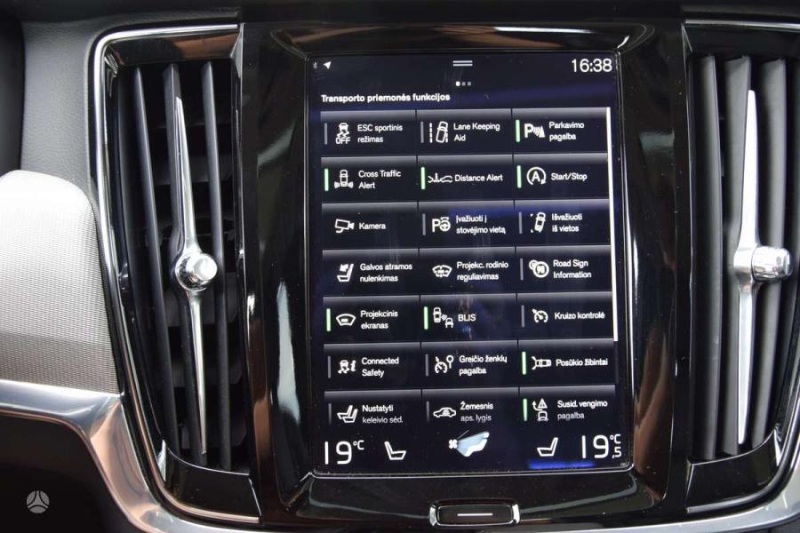 White Volvo V90 2017 in Vilnius, with an engine capacity of 1.97 L and mileage of 273 thousand km for 18250 €, photo 30 on AUTOMOTO.COM.LV