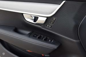 White Volvo V90 2017 in Vilnius, with an engine capacity of 1.97 L and mileage of 273 thousand km for 18250 €, photo 34 on AUTOMOTO.COM.LV
