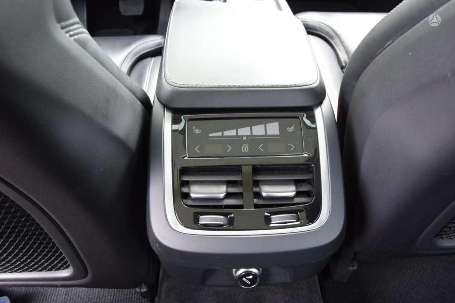 White Volvo V90 2017 in Vilnius, with an engine capacity of 1.97 L and mileage of 273 thousand km for 18250 €, photo 37 on AUTOMOTO.COM.LV