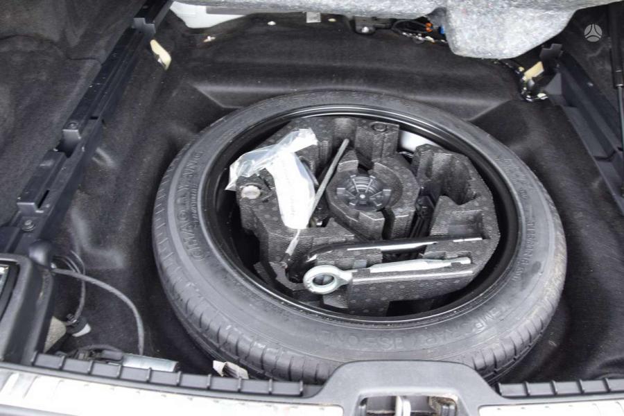 White Volvo V90 2017 in Vilnius, with an engine capacity of 1.97 L and mileage of 273 thousand km for 18250 €, photo 42 on AUTOMOTO.COM.LV