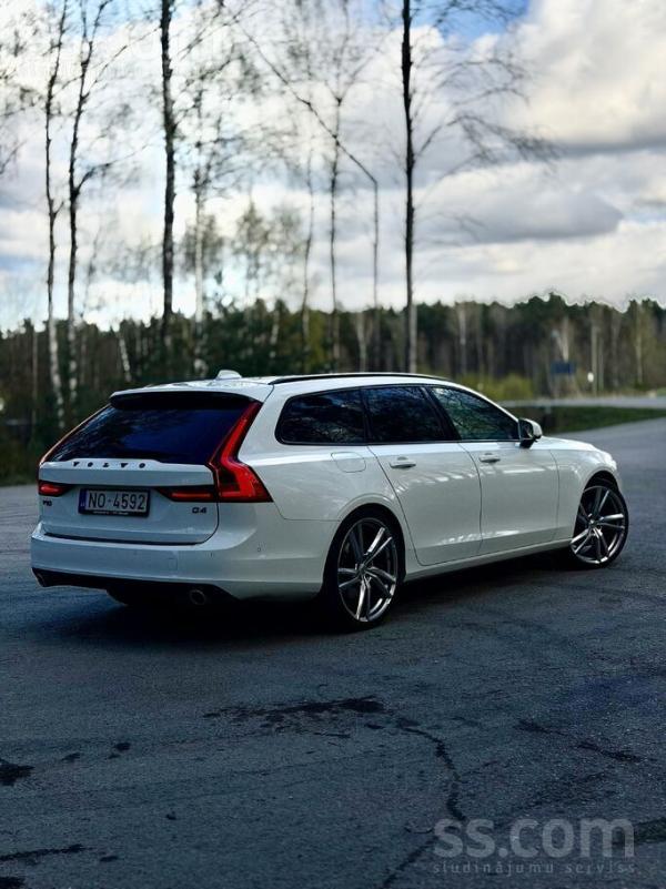 White Volvo V90 2017 in Jelgava, with an engine capacity of 2.00 L and mileage of 312 thousand km for 14500 €, photo 6 on AUTOMOTO.COM.LV