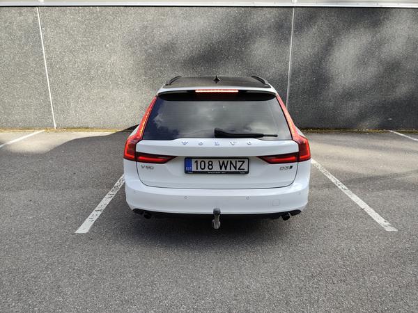 White Volvo V90 2017 in Parnu, with an engine capacity of 2.00 L and mileage of 287 thousand km for 19500 €, photo 5 on AUTOMOTO.COM.LV
