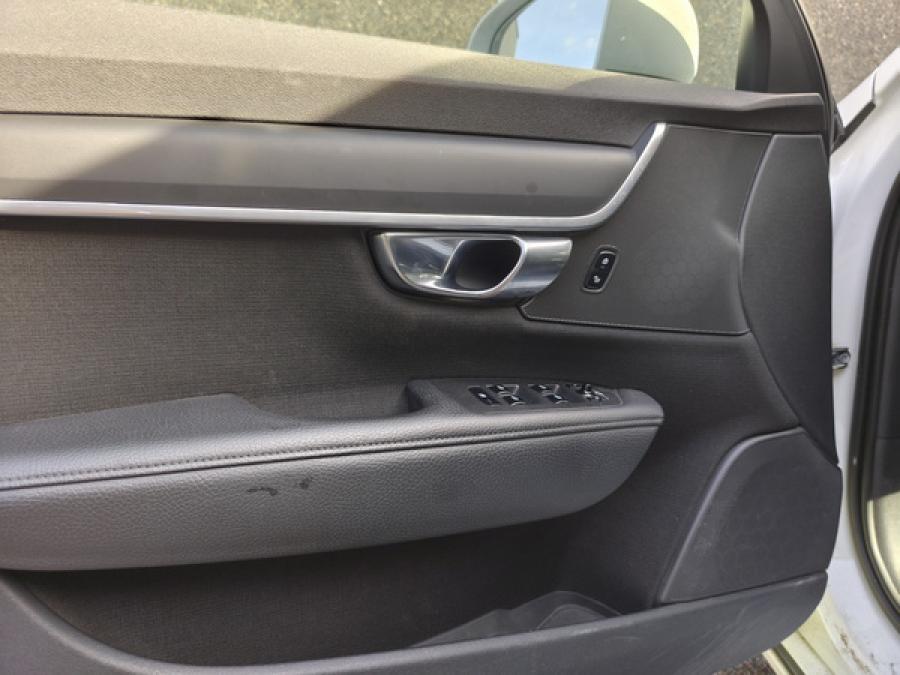 Balts Volvo V90 2017 Pērnava, ar dzinēja tilpumu 2.00 L un nobraukumu 287 tūkst. km par 19500 €, foto 13 vietnē AUTOMOTO.COM.LV