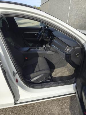 Balts Volvo V90 2017 Pērnava, ar dzinēja tilpumu 2.00 L un nobraukumu 287 tūkst. km par 19500 €, foto 22 vietnē AUTOMOTO.COM.LV