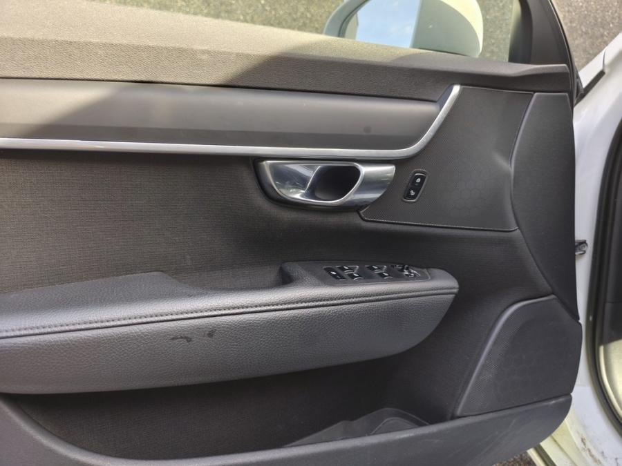 Balts Volvo V90 2017 Pērnava, ar dzinēja tilpumu 2.00 L un nobraukumu 287 tūkst. km par 19500 €, foto 26 vietnē AUTOMOTO.COM.LV